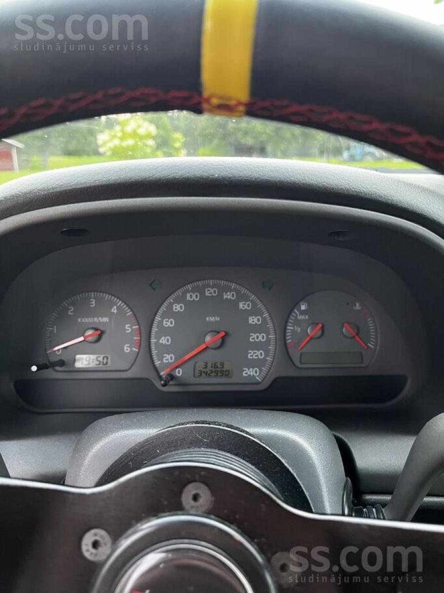 Green Volvo V40 2000 in Cesis, with an engine capacity of 1.90 L and mileage of 343 thousand km for 1600 €, photo 12 on AUTOMOTO.COM.LV