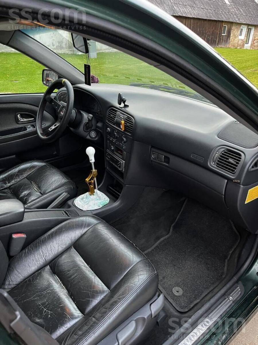 Green Volvo V40 2000 in Cesis, with an engine capacity of 1.90 L and mileage of 343 thousand km for 1600 €, photo 17 on AUTOMOTO.COM.LV