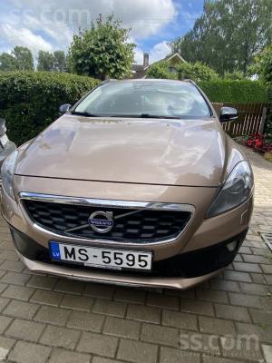 Green Volvo V40 2013 in Talsi, with an engine capacity of 1.60 L and mileage of 0 thousand km for 4800 €, photo 3 on AUTOMOTO.COM.LV