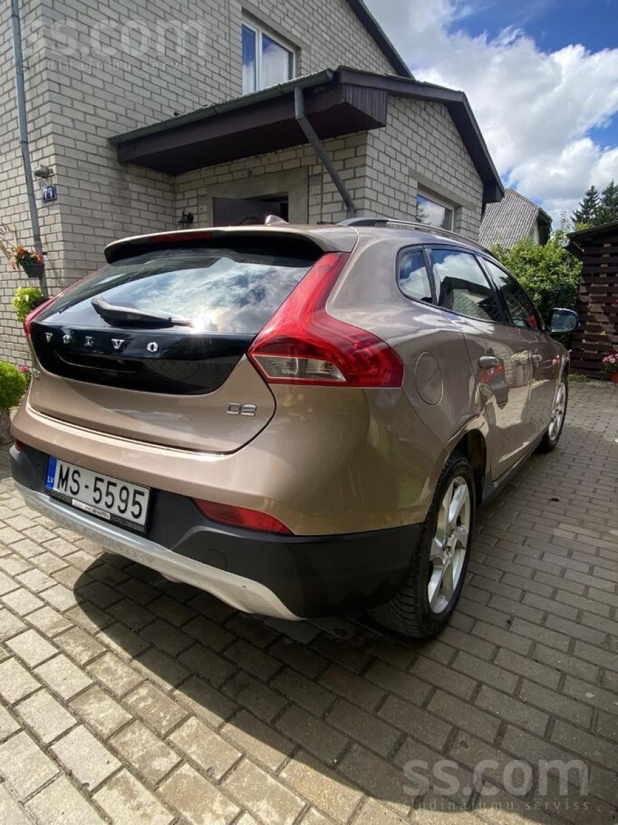 Green Volvo V40 2013 in Talsi, with an engine capacity of 1.60 L and mileage of 0 thousand km for 4800 €, photo 4 on AUTOMOTO.COM.LV