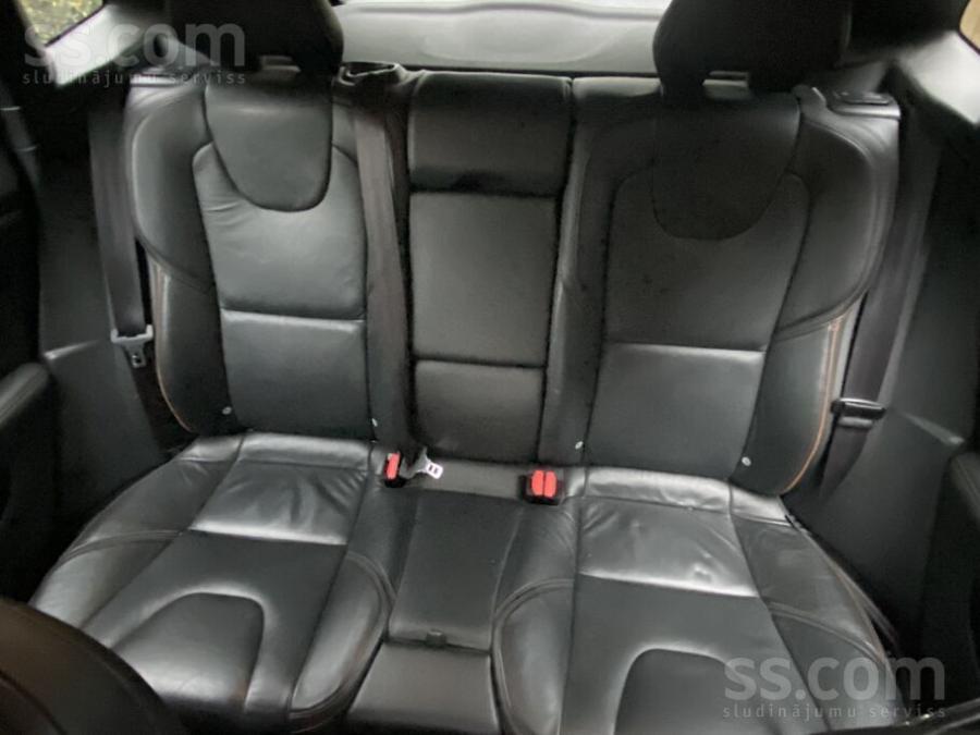 Green Volvo V40 2013 in Talsi, with an engine capacity of 1.60 L and mileage of 0 thousand km for 4800 €, photo 12 on AUTOMOTO.COM.LV