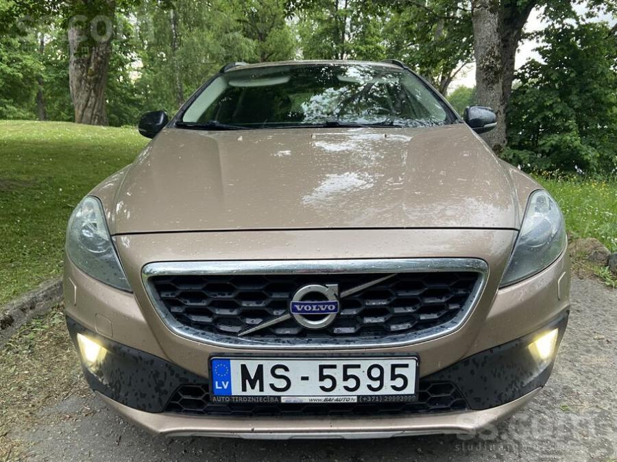 Green Volvo V40 2013 in Talsi, with an engine capacity of 1.60 L and mileage of 0 thousand km for 4800 €, photo 15 on AUTOMOTO.COM.LV