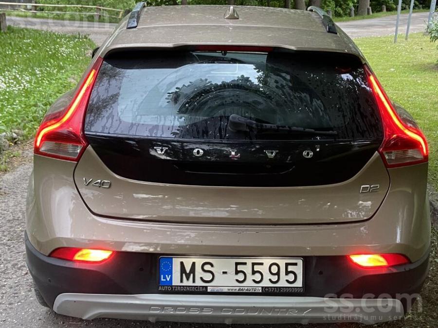 Green Volvo V40 2013 in Talsi, with an engine capacity of 1.60 L and mileage of 0 thousand km for 4800 €, photo 17 on AUTOMOTO.COM.LV