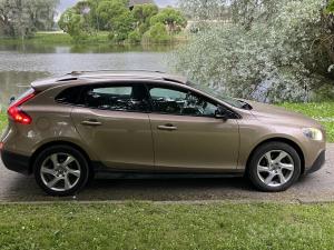 Green Volvo V40 2013 in Talsi, with an engine capacity of 1.60 L and mileage of 0 thousand km for 4800 €, photo 19 on AUTOMOTO.COM.LV