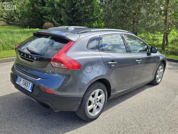 Grey Volvo V40 2013 in Sirvintos, with an engine capacity of 2.00 L and mileage of 264 thousand km for 6750 €, photo 6 on AUTOMOTO.COM.LV