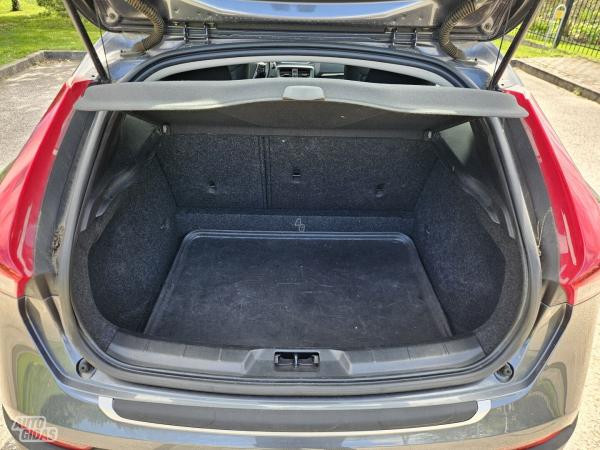 Grey Volvo V40 2013 in Sirvintos, with an engine capacity of 2.00 L and mileage of 264 thousand km for 6750 €, photo 10 on AUTOMOTO.COM.LV
