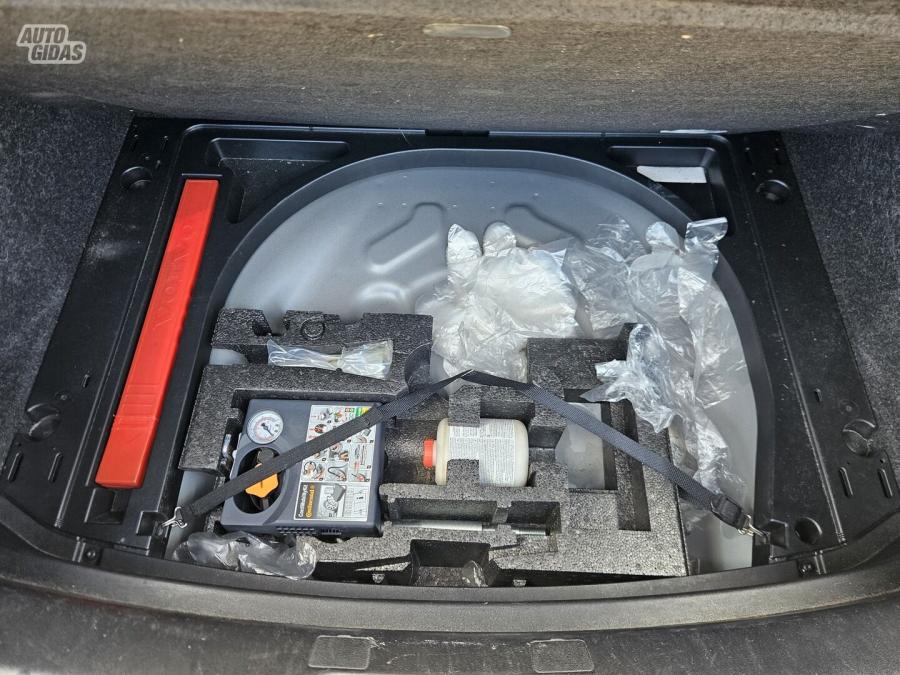 Pelēks Volvo V40 2013 Širvintos, ar dzinēja tilpumu 2.00 L un nobraukumu 264 tūkst. km par 6750 €, foto 12 vietnē AUTOMOTO.COM.LV