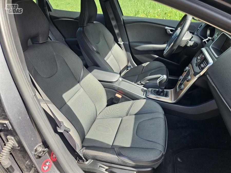 Pelēks Volvo V40 2013 Širvintos, ar dzinēja tilpumu 2.00 L un nobraukumu 264 tūkst. km par 6750 €, foto 15 vietnē AUTOMOTO.COM.LV