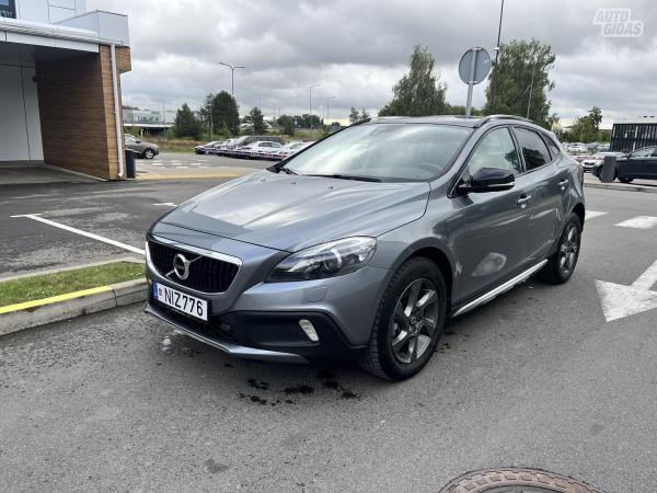 Pelēks Volvo V40 2016 Viļņa, ar dzinēja tilpumu 2.00 L un nobraukumu 61 tūkst. km par 10900 €, foto 1 vietnē AUTOMOTO.COM.LV