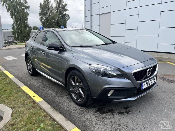 Pelēks Volvo V40 2016 Viļņa, ar dzinēja tilpumu 2.00 L un nobraukumu 61 tūkst. km par 10900 €, foto 2 vietnē AUTOMOTO.COM.LV