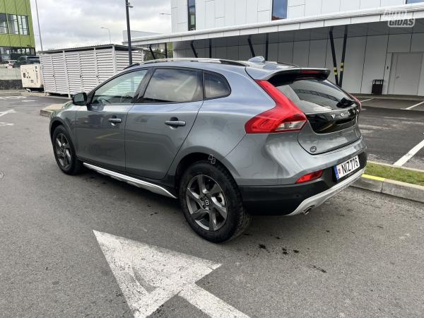 Pelēks Volvo V40 2016 Viļņa, ar dzinēja tilpumu 2.00 L un nobraukumu 61 tūkst. km par 10900 €, foto 3 vietnē AUTOMOTO.COM.LV