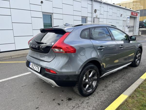 Pelēks Volvo V40 2016 Viļņa, ar dzinēja tilpumu 2.00 L un nobraukumu 61 tūkst. km par 10900 €, foto 4 vietnē AUTOMOTO.COM.LV