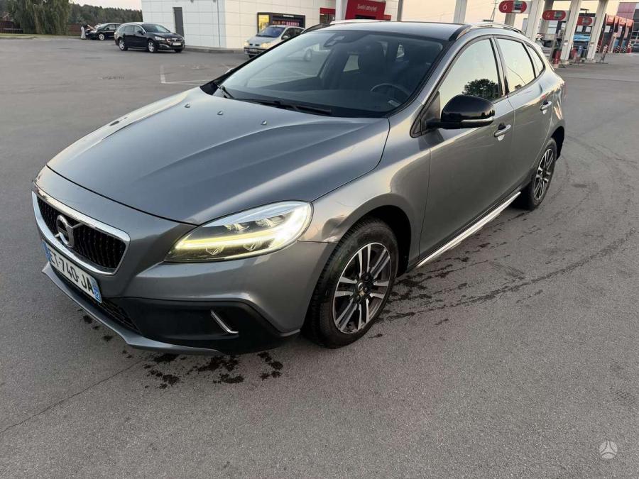 Grey Volvo V40 2018 in Taurage, with an engine capacity of 1.97 L and mileage of 236 thousand km for 8400 €, photo 3 on AUTOMOTO.COM.LV