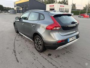 Grey Volvo V40 2018 in Taurage, with an engine capacity of 1.97 L and mileage of 236 thousand km for 8400 €, photo 4 on AUTOMOTO.COM.LV