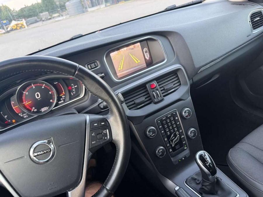 Grey Volvo V40 2018 in Taurage, with an engine capacity of 1.97 L and mileage of 236 thousand km for 8400 €, photo 7 on AUTOMOTO.COM.LV