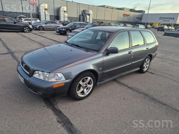 Grey Volvo V40 2002 in Riga, with an engine capacity of 1.90 L and mileage of 307 thousand km for 1050 €, photo 1 on AUTOMOTO.COM.LV