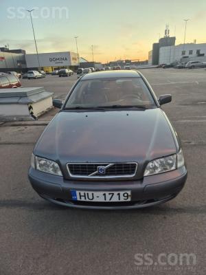 Grey Volvo V40 2002 in Riga, with an engine capacity of 1.90 L and mileage of 307 thousand km for 1050 €, photo 3 on AUTOMOTO.COM.LV