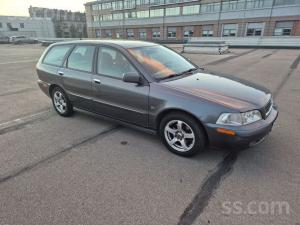 Grey Volvo V40 2002 in Riga, with an engine capacity of 1.90 L and mileage of 307 thousand km for 1050 €, photo 4 on AUTOMOTO.COM.LV