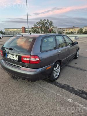 Grey Volvo V40 2002 in Riga, with an engine capacity of 1.90 L and mileage of 307 thousand km for 1050 €, photo 6 on AUTOMOTO.COM.LV