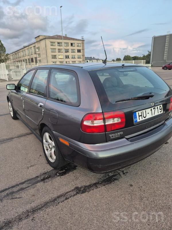Grey Volvo V40 2002 in Riga, with an engine capacity of 1.90 L and mileage of 307 thousand km for 1050 €, photo 7 on AUTOMOTO.COM.LV