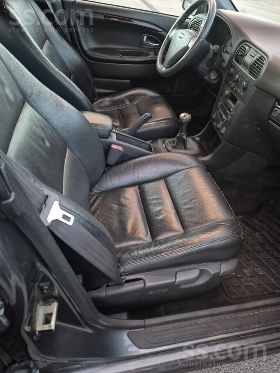 Grey Volvo V40 2002 in Riga, with an engine capacity of 1.90 L and mileage of 307 thousand km for 1050 €, photo 10 on AUTOMOTO.COM.LV