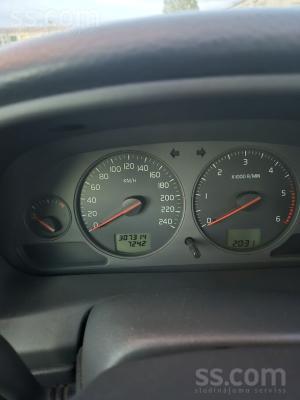 Grey Volvo V40 2002 in Riga, with an engine capacity of 1.90 L and mileage of 307 thousand km for 1050 €, photo 12 on AUTOMOTO.COM.LV