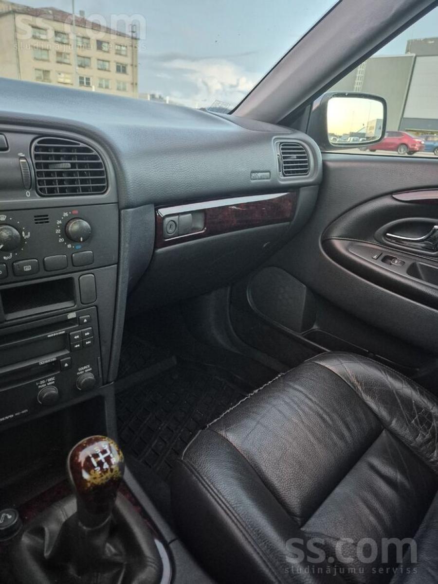 Grey Volvo V40 2002 in Riga, with an engine capacity of 1.90 L and mileage of 307 thousand km for 1050 €, photo 14 on AUTOMOTO.COM.LV