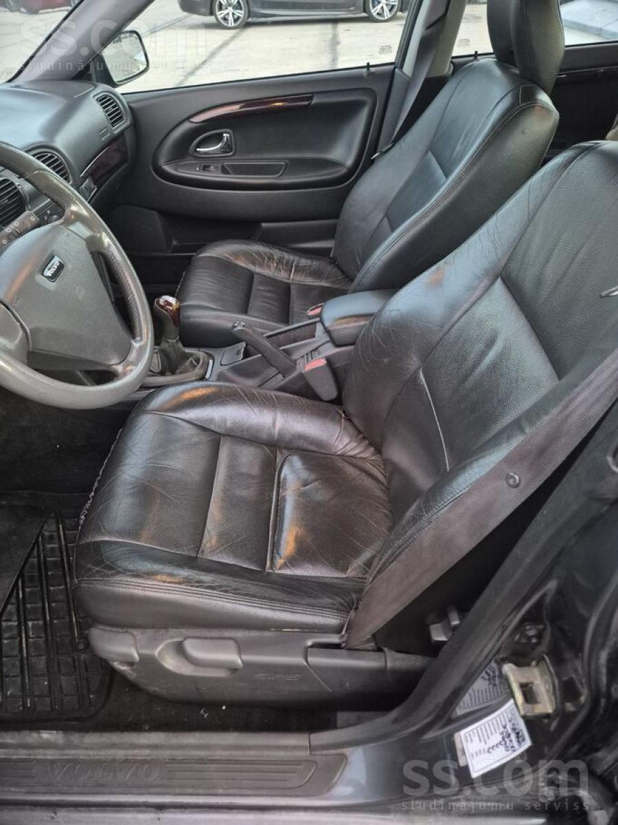 Grey Volvo V40 2002 in Riga, with an engine capacity of 1.90 L and mileage of 307 thousand km for 1050 €, photo 18 on AUTOMOTO.COM.LV