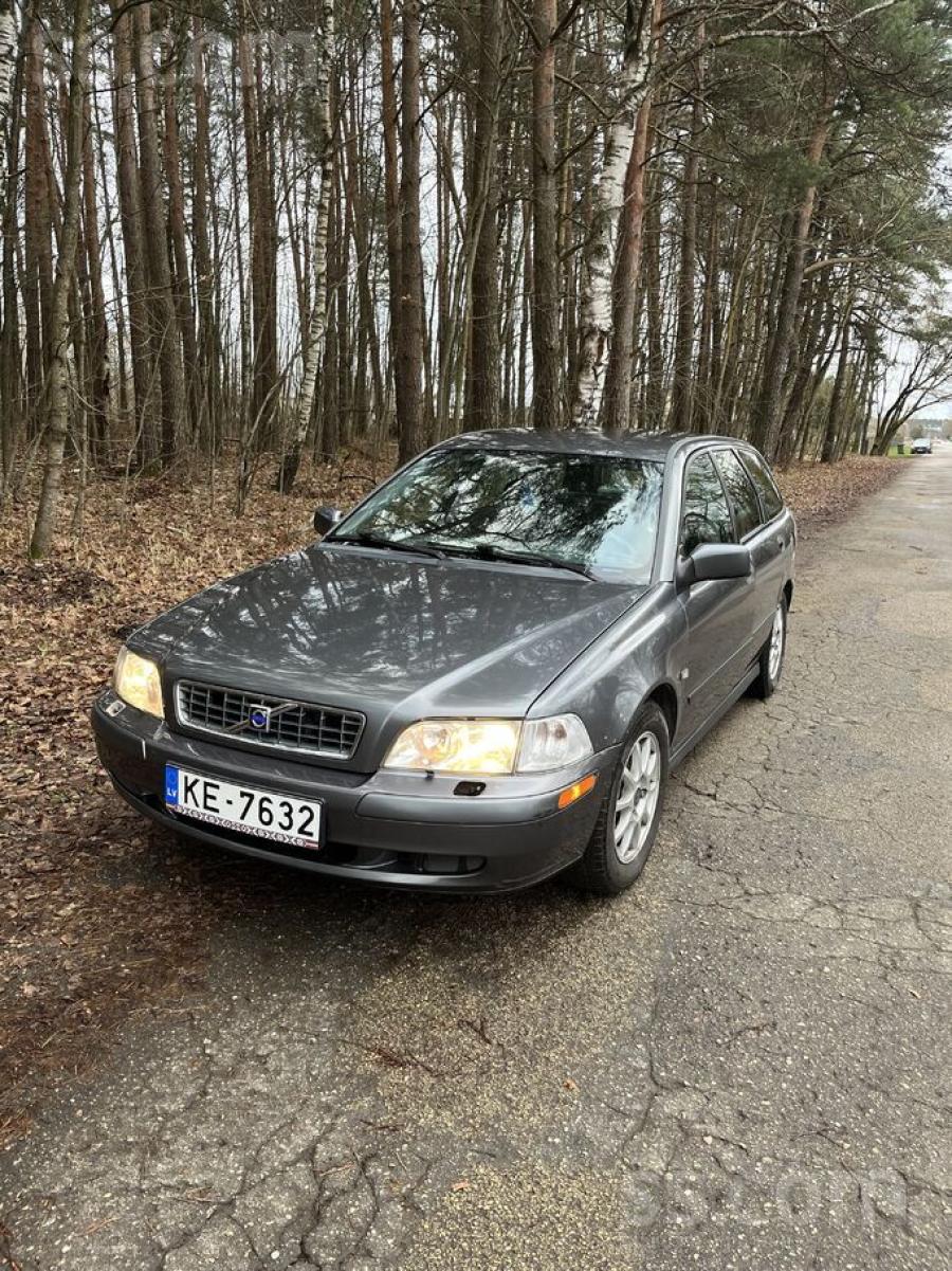 Grey Volvo V40 2003 in Riga, with an engine capacity of 1.80 L and mileage of 293 thousand km for 800 €, photo 1 on AUTOMOTO.COM.LV