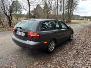 Grey Volvo V40 2003 in Riga, with an engine capacity of 1.80 L and mileage of 293 thousand km for 800 €, photo 4 on AUTOMOTO.COM.LV