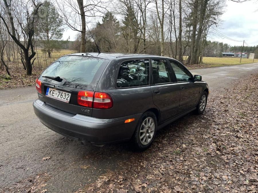 Grey Volvo V40 2003 in Riga, with an engine capacity of 1.80 L and mileage of 293 thousand km for 800 €, photo 4 on AUTOMOTO.COM.LV