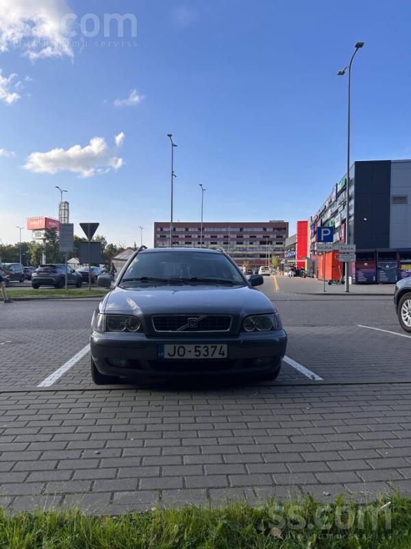 Pelēks Volvo V40 2003 Rīga, ar dzinēja tilpumu 1.90 L un nobraukumu 367 tūkst. km par 750 €, foto 1 vietnē AUTOMOTO.COM.LV