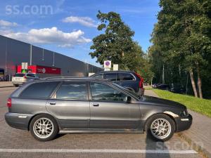 Grey Volvo V40 2003 in Riga, with an engine capacity of 1.90 L and mileage of 367 thousand km for 750 €, photo 3 on AUTOMOTO.COM.LV