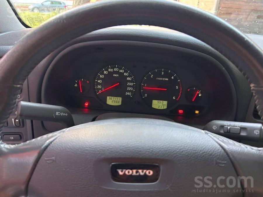 Grey Volvo V40 2003 in Riga, with an engine capacity of 1.90 L and mileage of 367 thousand km for 750 €, photo 6 on AUTOMOTO.COM.LV