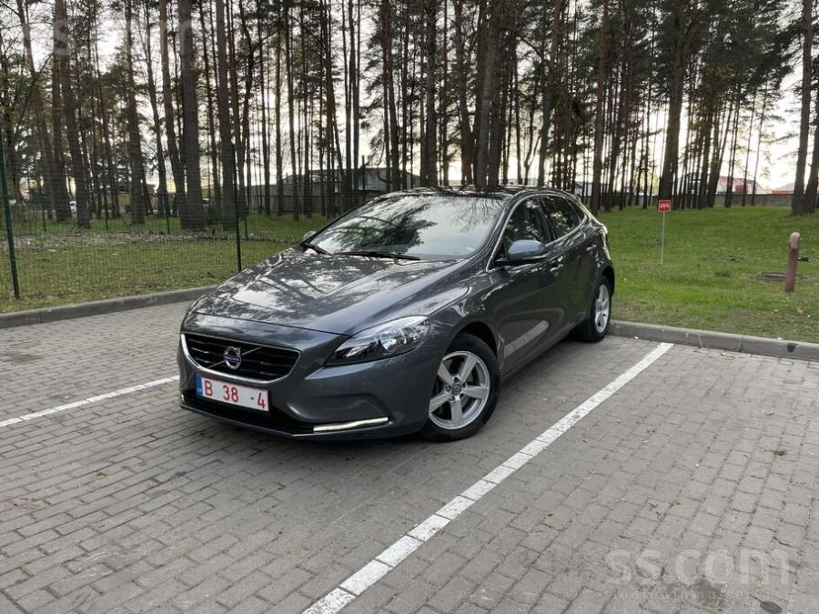 Pelēks Volvo V40 2012 Rīga, ar dzinēja tilpumu 2.00 L un nobraukumu 144 tūkst. km par 6990 €, foto 1 vietnē AUTOMOTO.COM.LV