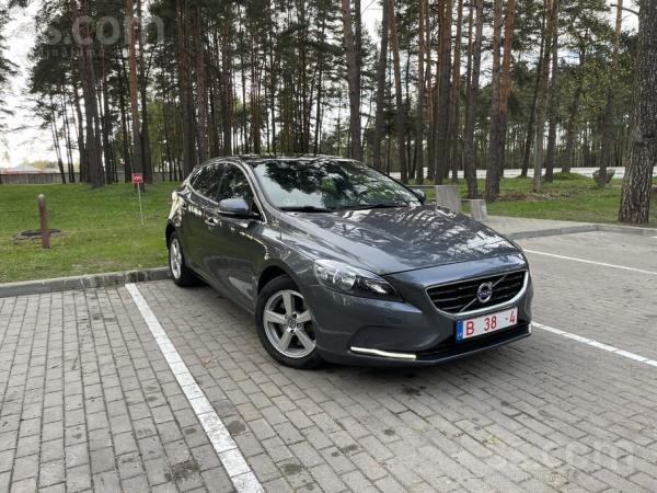 Grey Volvo V40 2012 in Riga, with an engine capacity of 2.00 L and mileage of 144 thousand km for 6990 €, photo 2 on AUTOMOTO.COM.LV