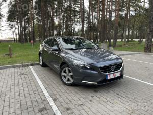 Pelēks Volvo V40 2012 Rīga, ar dzinēja tilpumu 2.00 L un nobraukumu 144 tūkst. km par 6990 €, foto 2 vietnē AUTOMOTO.COM.LV