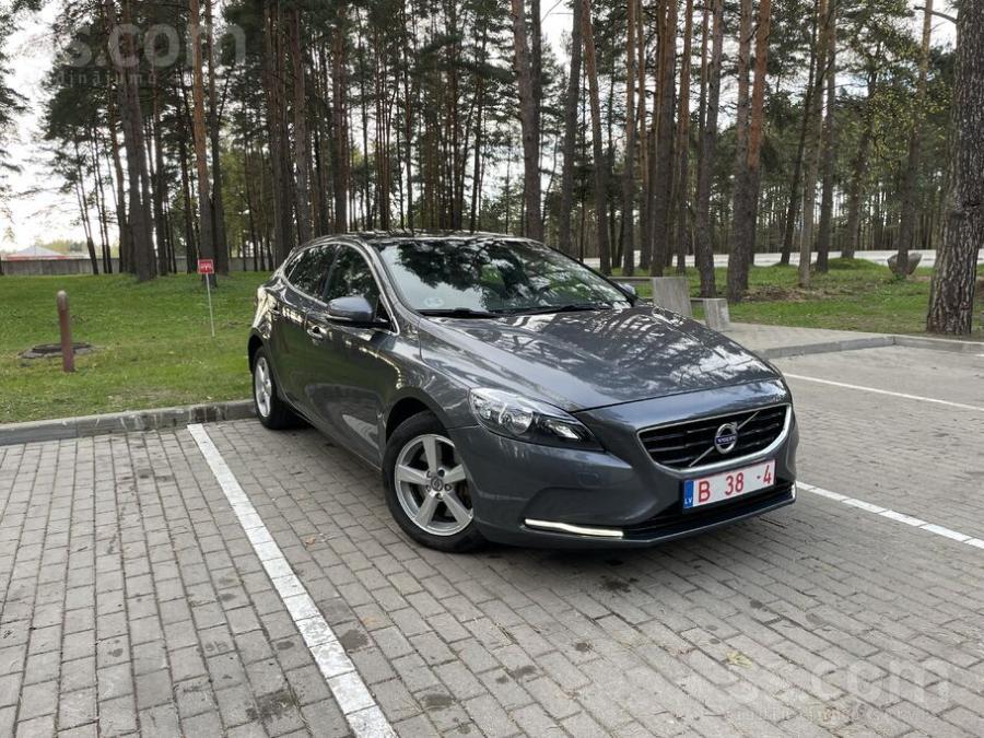 Pelēks Volvo V40 2012 Rīga, ar dzinēja tilpumu 2.00 L un nobraukumu 144 tūkst. km par 6990 €, foto 2 vietnē AUTOMOTO.COM.LV