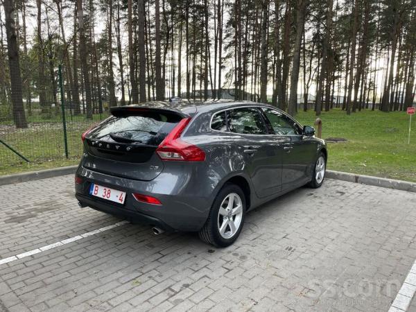 Grey Volvo V40 2012 in Riga, with an engine capacity of 2.00 L and mileage of 144 thousand km for 6990 €, photo 4 on AUTOMOTO.COM.LV