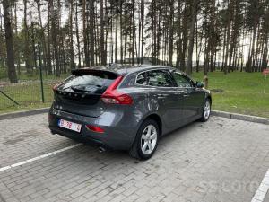 Pelēks Volvo V40 2012 Rīga, ar dzinēja tilpumu 2.00 L un nobraukumu 144 tūkst. km par 6990 €, foto 4 vietnē AUTOMOTO.COM.LV