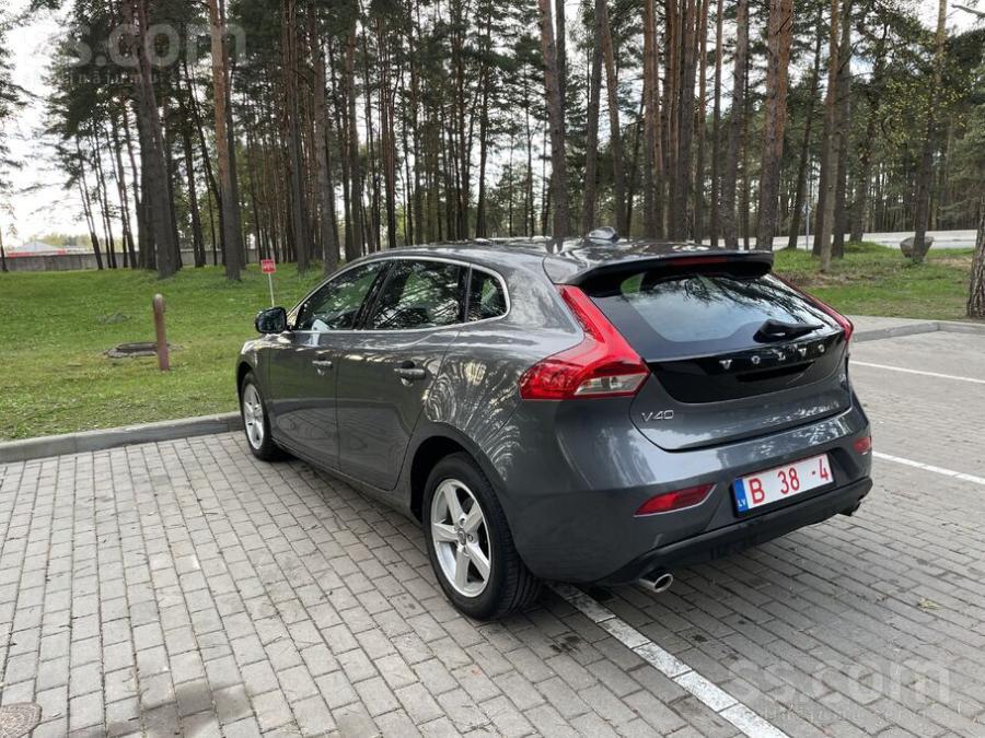 Pelēks Volvo V40 2012 Rīga, ar dzinēja tilpumu 2.00 L un nobraukumu 144 tūkst. km par 6990 €, foto 5 vietnē AUTOMOTO.COM.LV