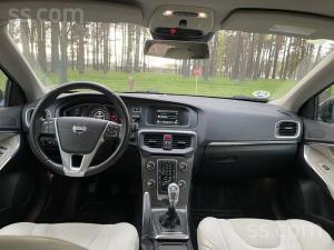 Pelēks Volvo V40 2012 Rīga, ar dzinēja tilpumu 2.00 L un nobraukumu 144 tūkst. km par 6990 €, foto 7 vietnē AUTOMOTO.COM.LV