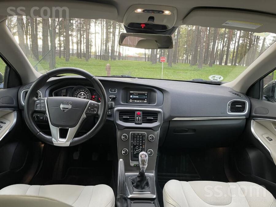 Pelēks Volvo V40 2012 Rīga, ar dzinēja tilpumu 2.00 L un nobraukumu 144 tūkst. km par 6990 €, foto 7 vietnē AUTOMOTO.COM.LV
