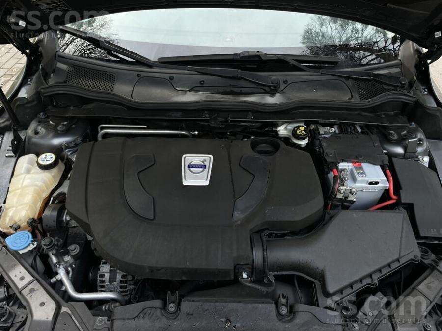 Pelēks Volvo V40 2012 Rīga, ar dzinēja tilpumu 2.00 L un nobraukumu 144 tūkst. km par 6990 €, foto 14 vietnē AUTOMOTO.COM.LV