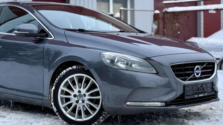 Grey Volvo V40 2012 in Ukmerge, with an engine capacity of 1.56 L and mileage of 278 thousand km for 4500 €, photo 9 on AUTOMOTO.COM.LV