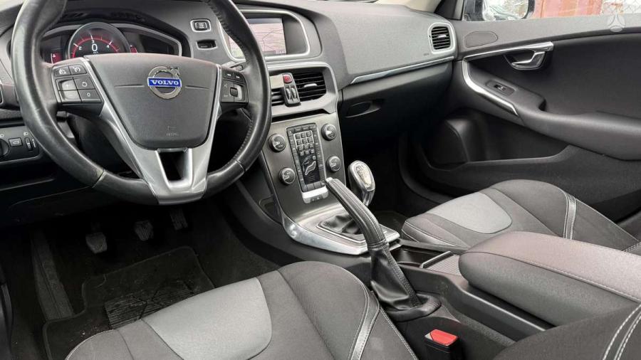 Grey Volvo V40 2012 in Ukmerge, with an engine capacity of 1.56 L and mileage of 278 thousand km for 4500 €, photo 20 on AUTOMOTO.COM.LV