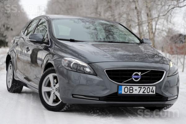Pelēks Volvo V40 2012 Tukums, ar dzinēja tilpumu 2.00 L un nobraukumu 148 tūkst. km par 7290 €, foto 1 vietnē AUTOMOTO.COM.LV