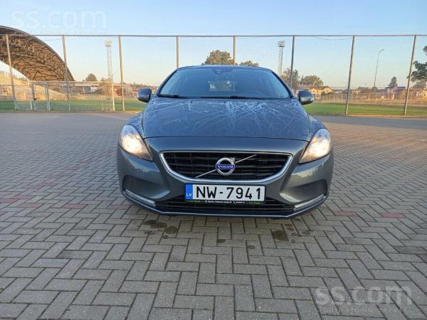 Pelēks Volvo V40 2012 Valmiera, ar dzinēja tilpumu 2.00 L un nobraukumu 288 tūkst. km par 6550 €, foto 8 vietnē AUTOMOTO.COM.LV