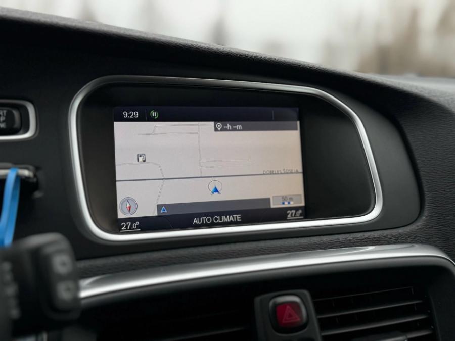 Серый Вольво В40 2012 в Рига, объемом двигателя 1.60 л и пробегом 235 тыс. км за 8300 €, фото 7 на AUTOMOTO.COM.LV