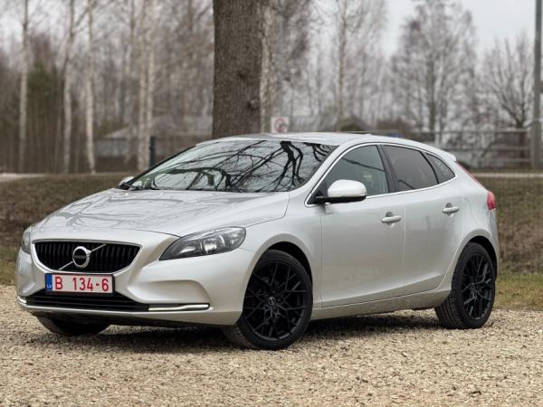 Grey Volvo V40 2012 in Riga, with an engine capacity of 1.60 L and mileage of 235 thousand km for 8300 €, photo 8 on AUTOMOTO.COM.LV